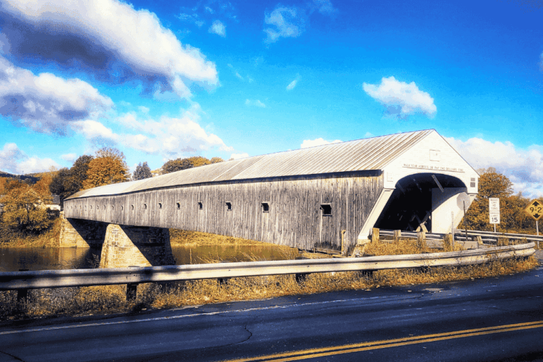21 Bucket List Things To Do In Vermont In The Fall - Kate Crossing